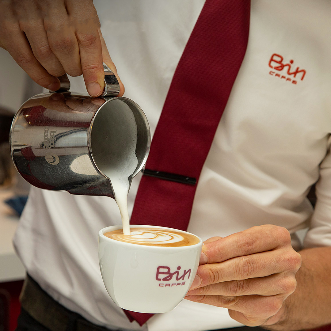 Latte Art: technique and art in coffee decoration - Bin caffè